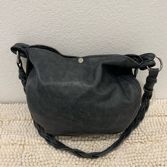 Daylin Skye | Bags | Daylin Skye Dakota Navy Leather Shoulder Bag ...